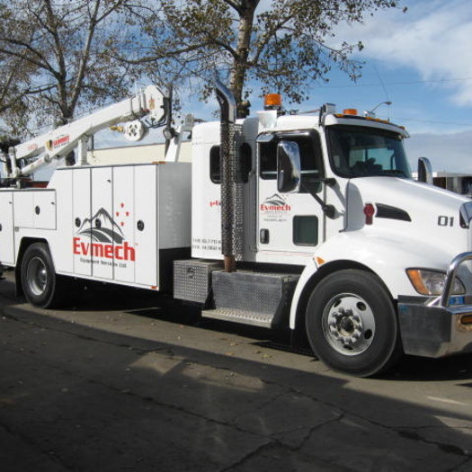 Mobile Heavy Duty Technician with Service Truck for Hire - Mechanic in ...