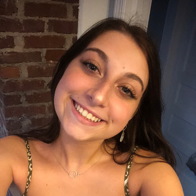 Hello my name is Emma Wolski and I am 21 year old college student from ...